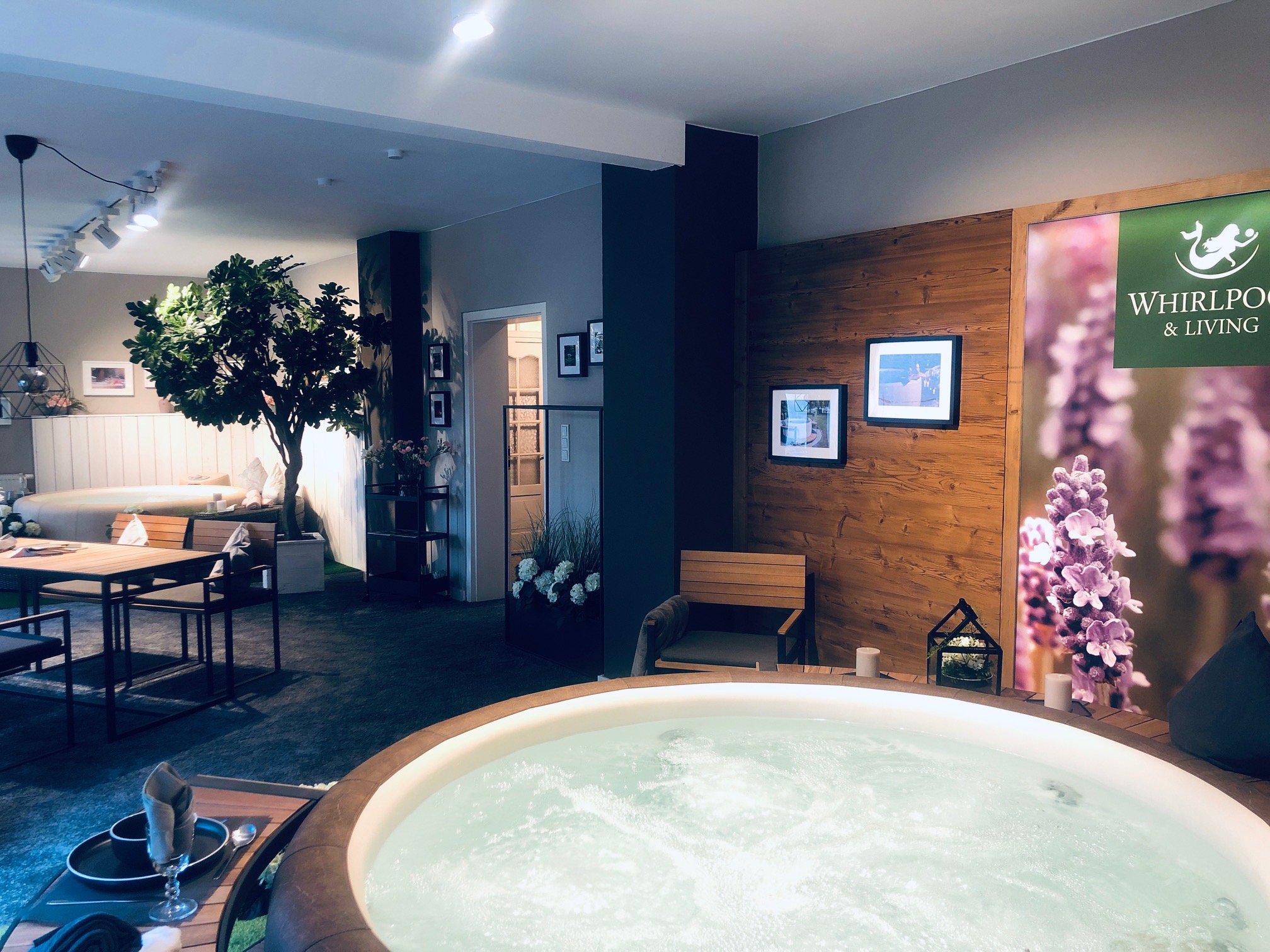 Softub® Whirlpool | Poseidon, Legend & Resort - Whirlpool & Living